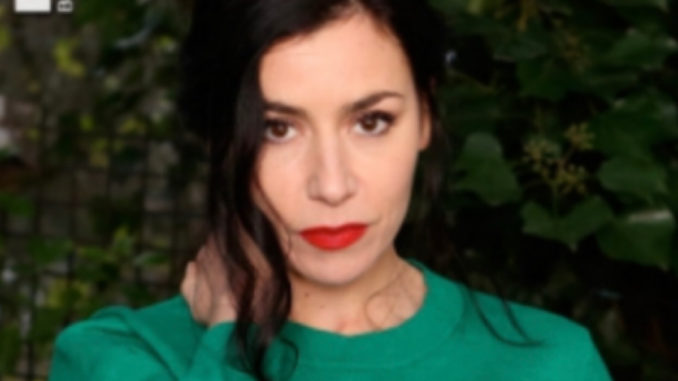 "Bouches Cousues" : Olivia Ruiz rend hommage aux déracinés